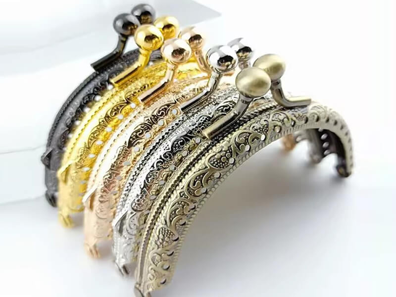 What Is A Kiss Clasp | LESONDI