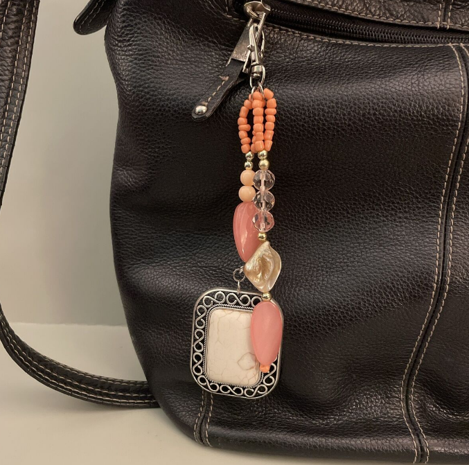 20 Ways To Accessorize A Bag | LESONDI